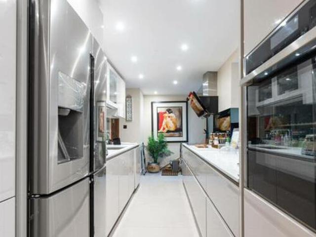 2 Bedroom Flat For Sale In Lancaster Gate, London
