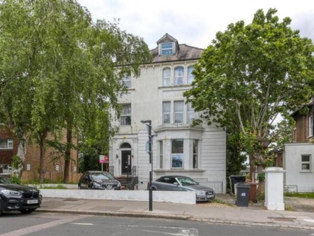2 bedroom flat for sale in Lancaster Road, London, SE25