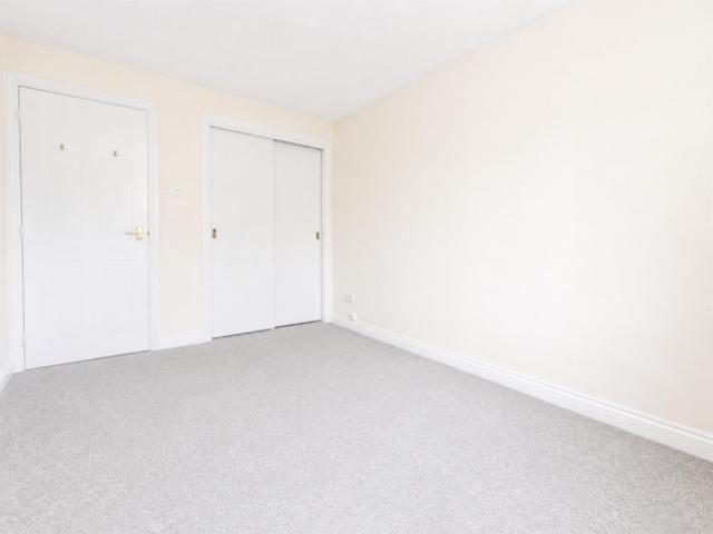 2 bedroom flat for sale in Lancing House, Hallam Close, Watford, WD24
