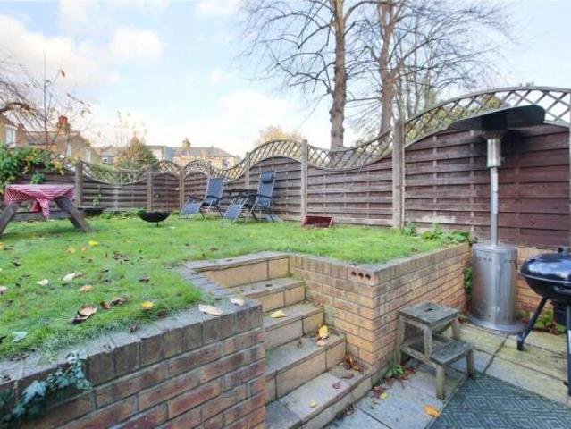 2 bedroom flat for sale in Landor Road, Clapham North, SW9