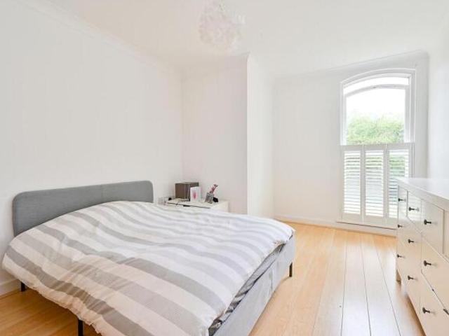 2 bedroom flat for sale in Langdon Park, Teddington, TW11