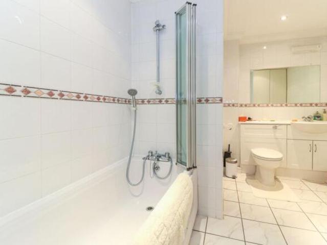 2 bedroom flat for sale in Langley Road, Watford, WD17