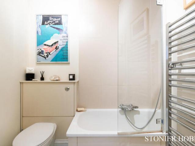 2 bedroom flat for sale in Lansdown Place West, Lansdown, Bath, And North East Somerset, BA1