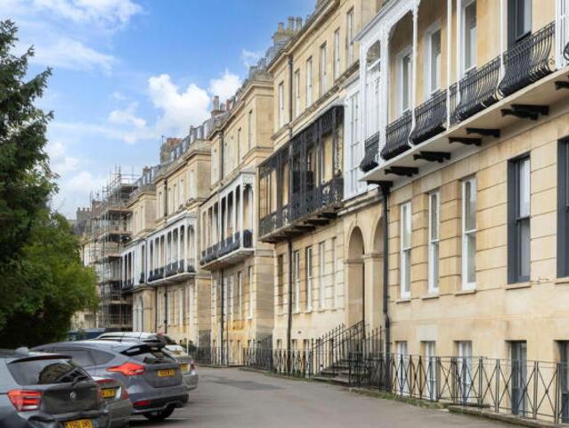 2 bedroom flat for sale in Lansdown Place, Cheltenham, GL50 2HX, GL50