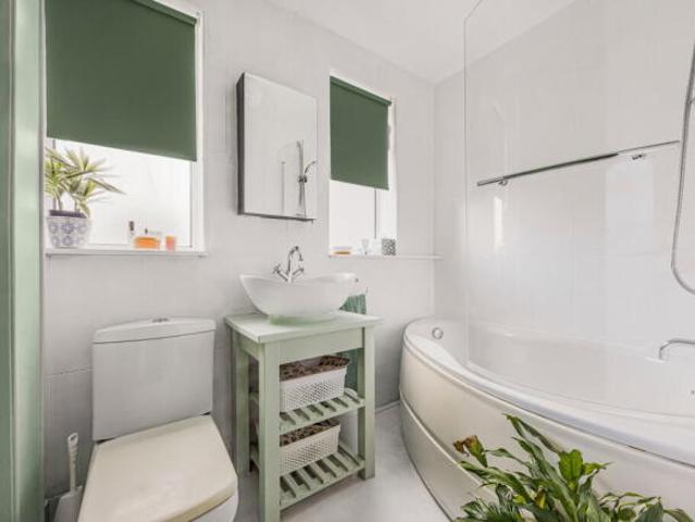 2 bedroom flat for sale in Glencairn Court, Lansdown Road, Cheltenham, GL51 6QN, GL51