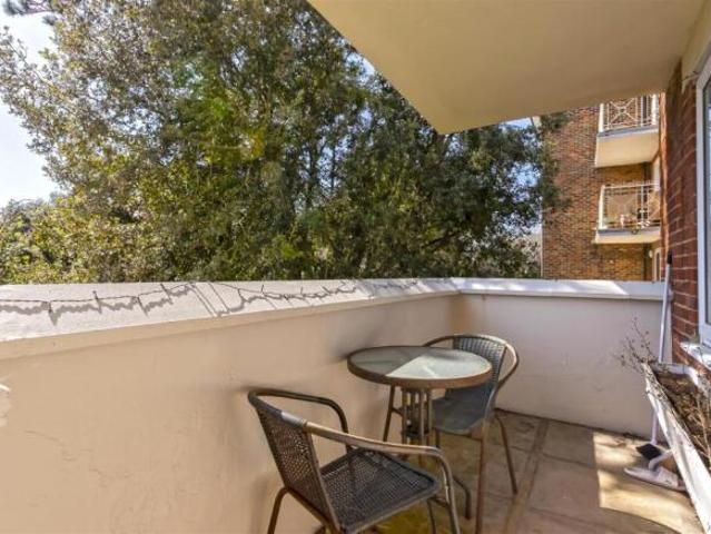 2 bedroom flat for sale in Lansdowne Road, Worthing, BN11