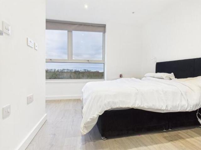 2 bedroom flat for sale in Ladymead, Guildford, Surrey, GU1