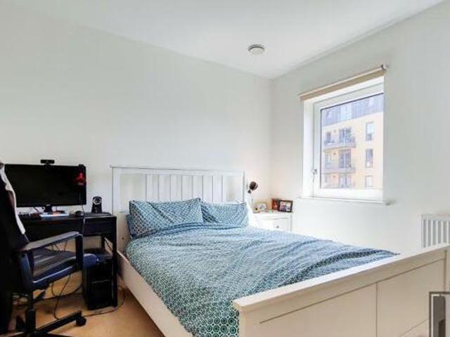 2 Bedroom Flat For Sale In Lakeside Drive, London