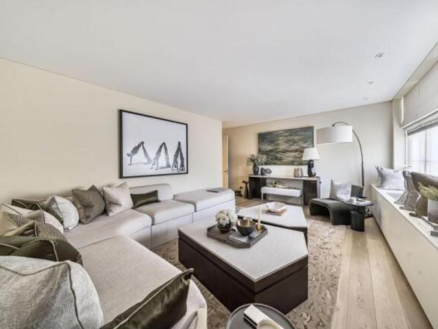 2 bedroom flat for sale in Latymer House, Mayfair, London, W1J
