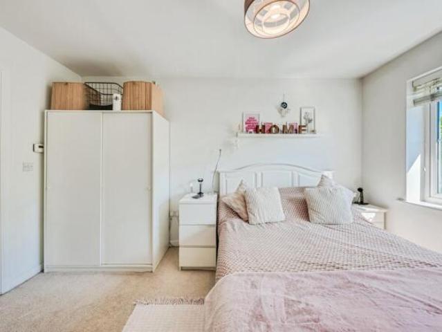2 bedroom flat for sale in Laurence Rise, Dartford, DA2