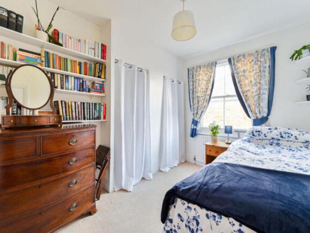 2 bedroom flat for sale in Lavender Hill, Battersea, LONDON, SW11