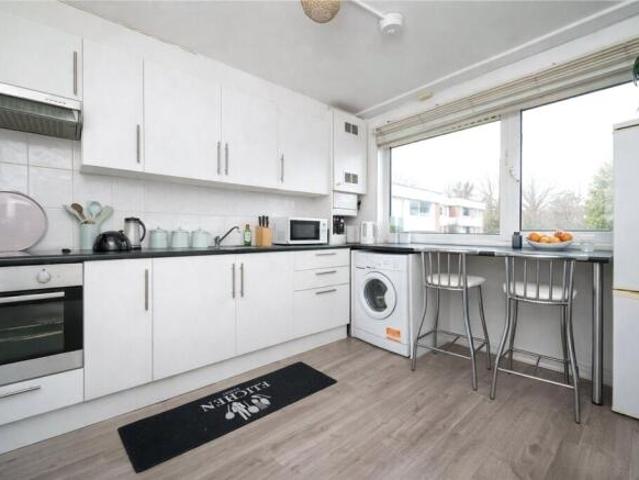 2 bedroom flat for sale in Lemsford Road, St. Albans, Hertfordshire, AL1