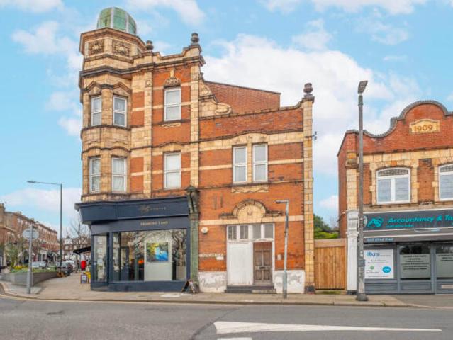2 bedroom flat for sale in Leopold Road, Wimbledon, SW19