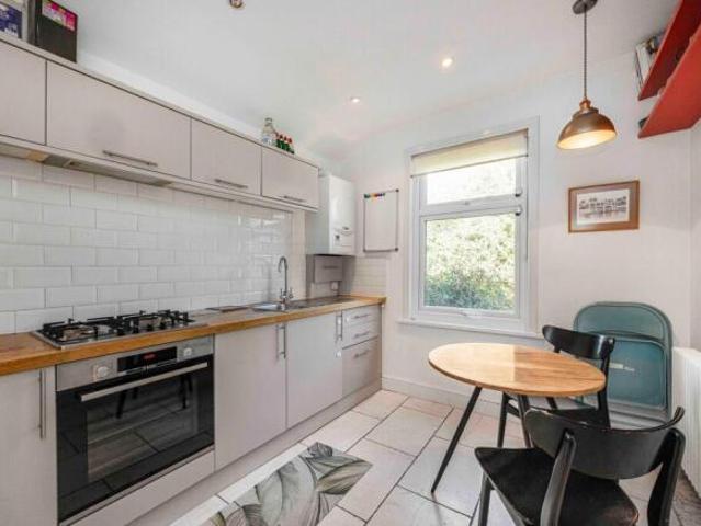 2 bedroom flat for sale in Lea Hall Road, Leyton, E10