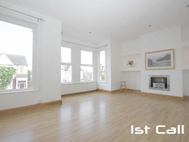 2 bedroom flat for sale in Leamington Road, Southend On Sea, SS1