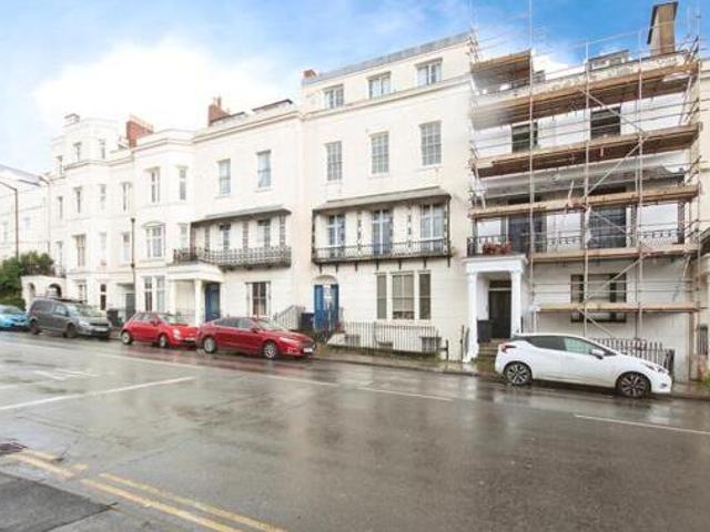 2 Bedroom Flat For Sale In Leamington Spa, Warwickshire