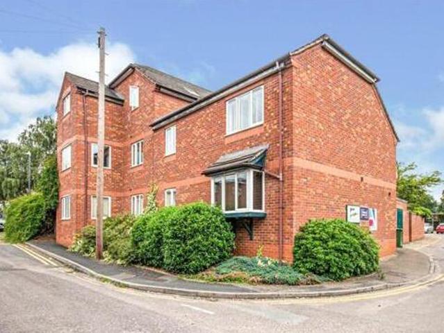2 Bedroom Flat For Sale In Leamington Spa, Warwickshire