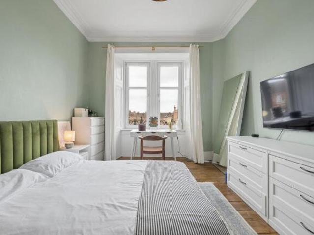 2 bedroom flat for sale in Ledard Road, Glasgow, G42