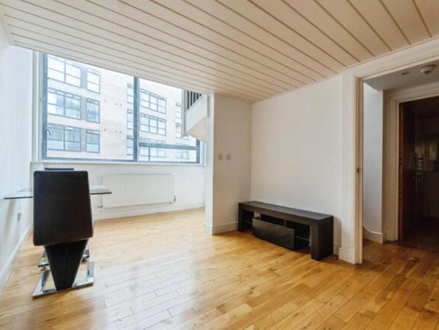 2 bedroom flat for sale in Lee Street, Leicester, LE1