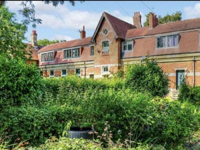 2 Bedroom Flat For Sale In Leeds