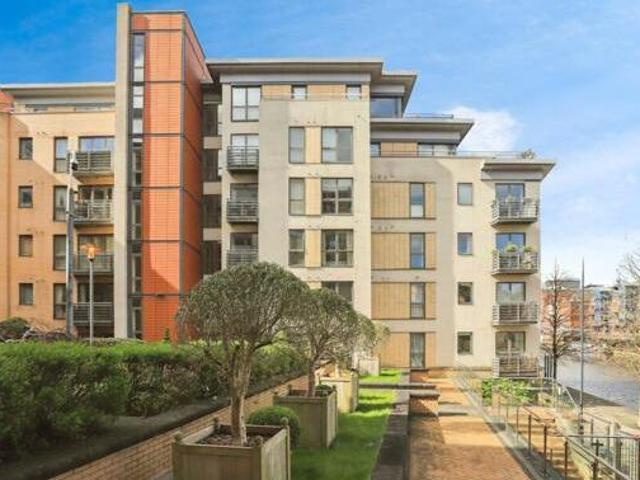 2 Bedroom Flat For Sale In Leeds, West Yorkshire
