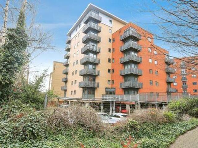 2 Bedroom Flat For Sale In Leeds, West Yorkshire