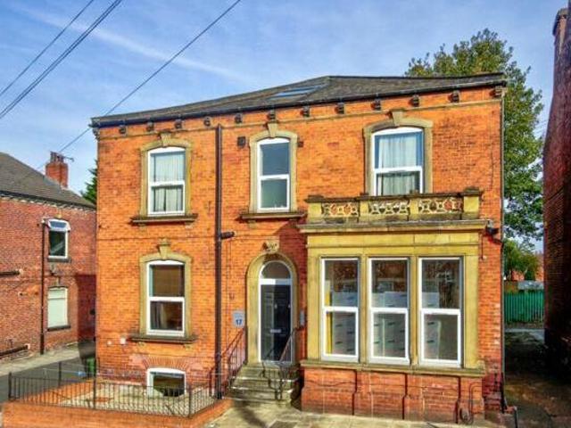 2 Bedroom Flat For Sale In Leeds, West Yorkshire
