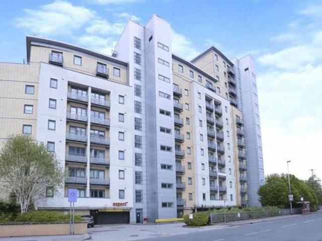 2 Bedroom Flat For Sale In Leeds, West Yorkshire