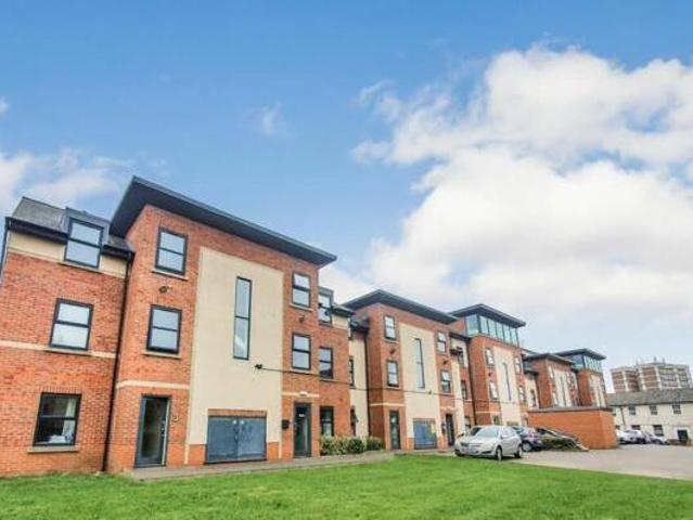 2 Bedroom Flat For Sale In Leeds, West Yorkshire