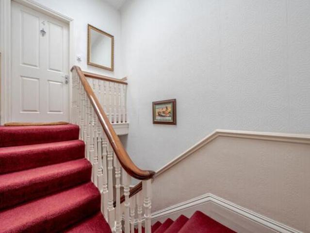 2 bedroom flat for sale in Leeds Road, Harrogate, HG2