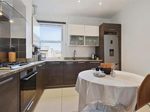 2 bedroom flat for sale in Leghorn Road, Willesden Junction, NW10 4PN, NW10