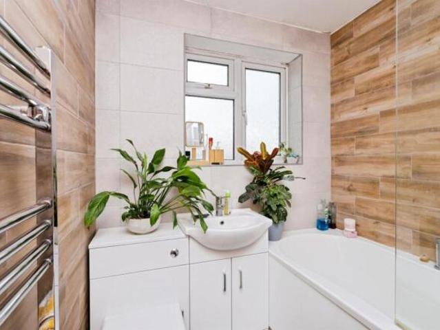 2 bedroom flat for sale in Leslie Street, Eastbourne, BN22