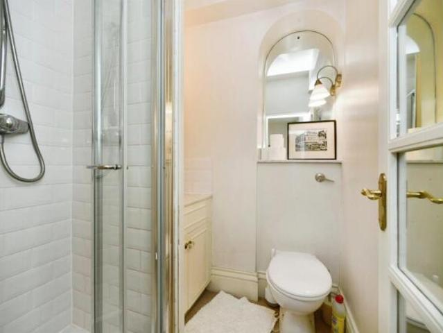 2 bedroom flat for sale in Lewes Crescent, Brighton, BN2