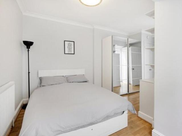 2 bedroom flat for sale in Lexham Gardens, Earls Court, W8