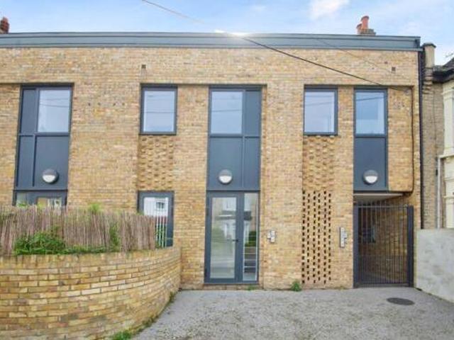 2 Bedroom Flat For Sale In Leyton, London