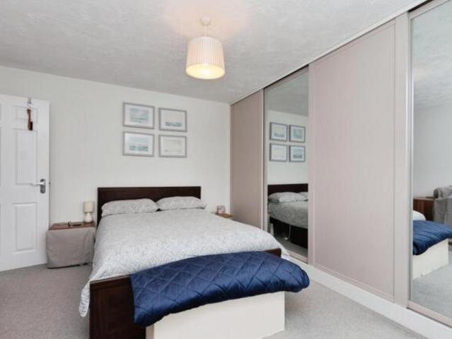 2 bedroom flat for sale in Lime Gardens, Basingstoke, Hampshire, RG21