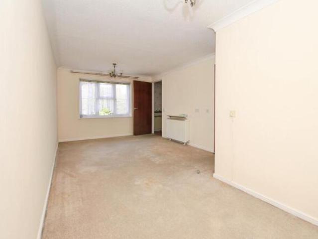 2 bedroom flat for sale in Lincoln Road, Peterborough, Cambridgeshire, PE1