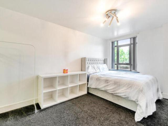 2 bedroom flat for sale in Lindley, Huddersfield, HD3 3GE, HD3
