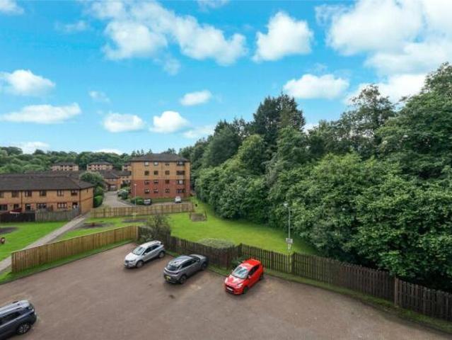 2 bedroom flat for sale in Lion Bank, Kirkintilloch, Glasgow, East Dunbartonshire, G66