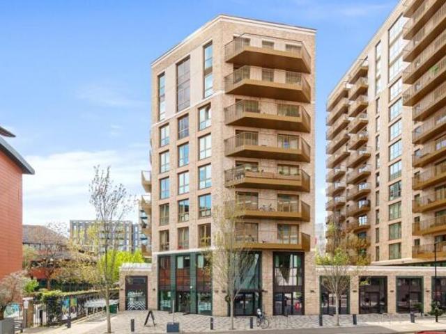 2 bedroom flat for sale in Lily House, Capital Interchange Way Brentford TW8