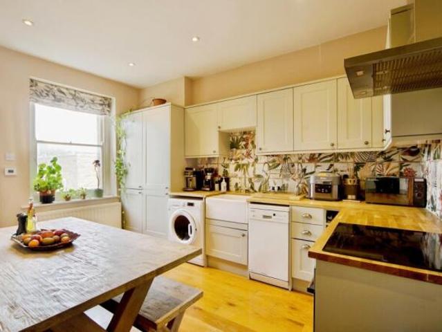 2 bedroom flat for sale in Liverpool Road, London, N1