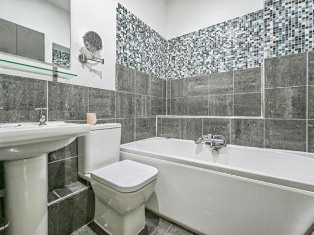 2 bedroom flat for sale in Livingston Drive, Liverpool, Merseyside, L17