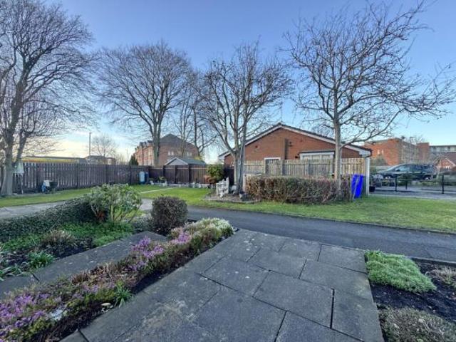 2 bedroom flat for sale in Lomas Close, Burnage, M19