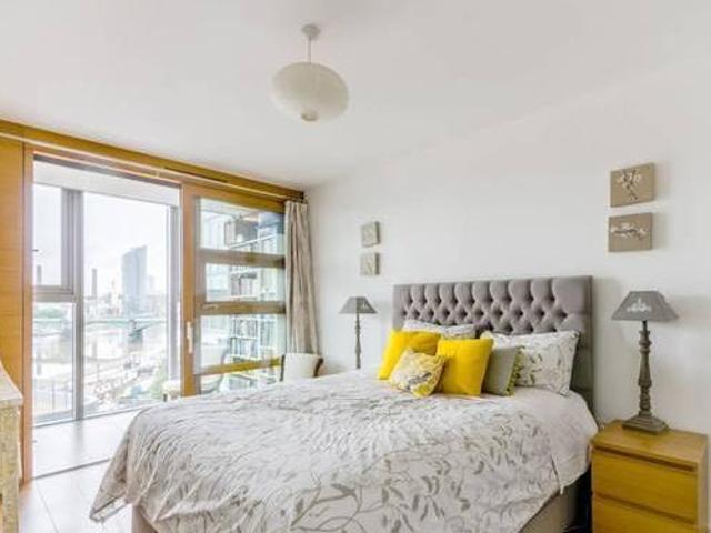 2 bedroom flat for sale in Lombard Road Battersea London SW11 SW11