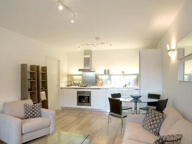 2 Bedroom Flat For Sale In London