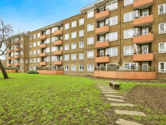 2 Bedroom Flat For Sale In London