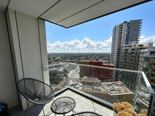 2 Bedroom Flat For Sale In London