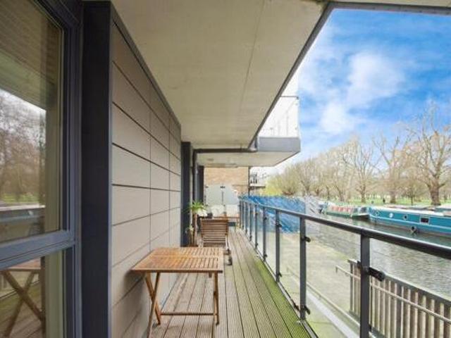 2 Bedroom Flat For Sale In London