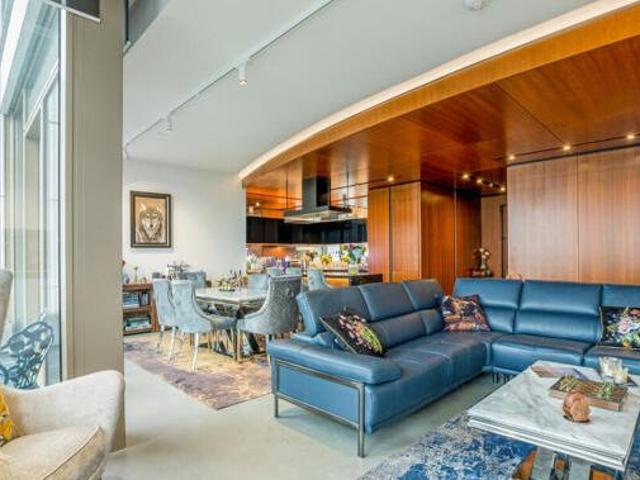 2 Bedroom Flat For Sale In London