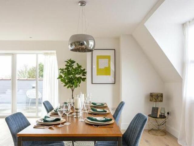 2 Bedroom Flat For Sale In London